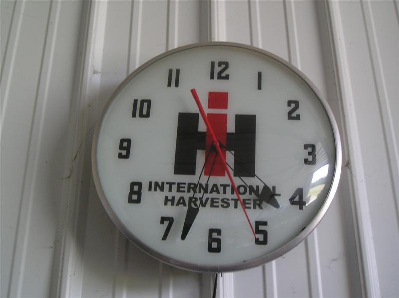 My new IH clock - General Chat - Red Power Magazine Community