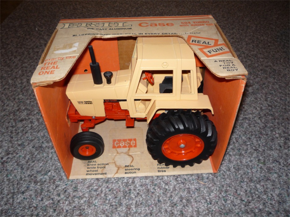Case 1/16 1370 NIB - very rare - IH Toys, Memorabilia & Collectibles ...