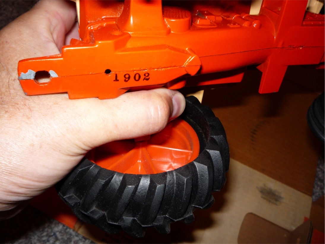 Case 1/16 1370 NIB - very rare - IH Toys, Memorabilia & Collectibles ...