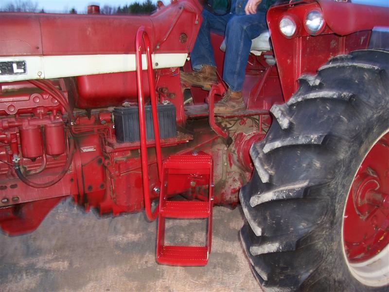 Aftermarket steps for a 806 with ICB cab - Technical IH Talk - Red ...