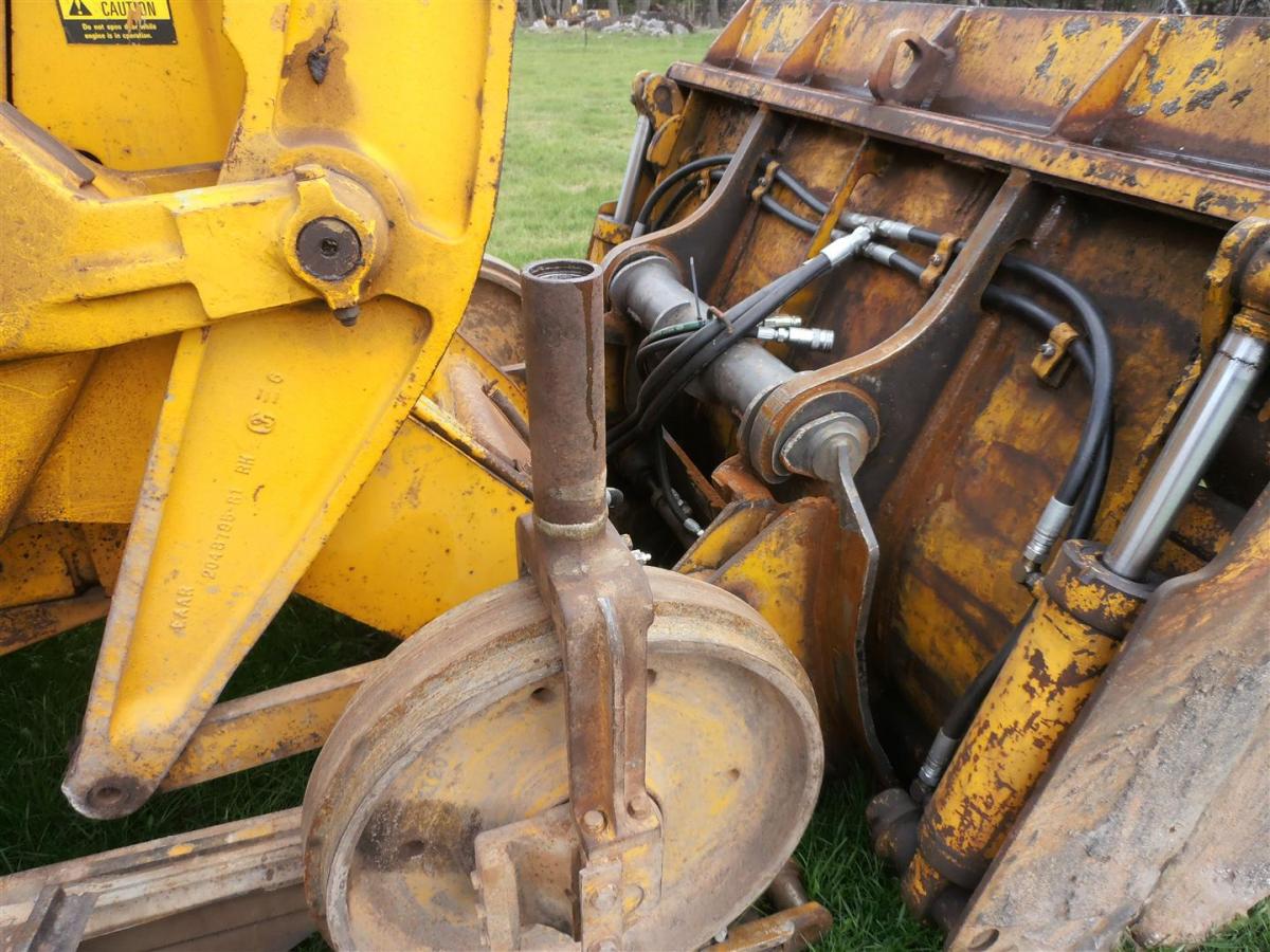 125E track adjuster repair and new master pin groups - IH Construction ...