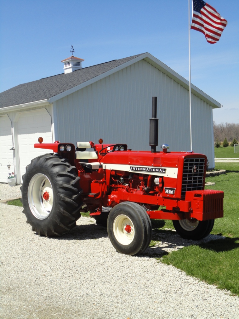 International 656 Utility restoration finished pictures ready for RPR ...