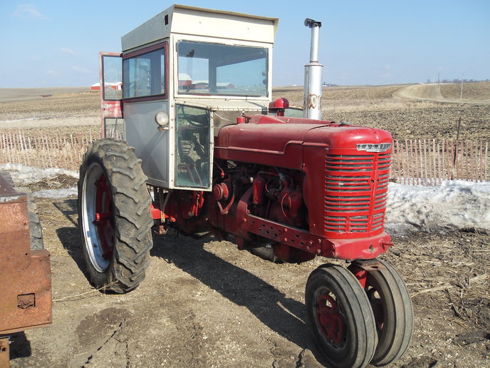 Farmall M with a traccab cab on it - Technical IH Talk - Red Power ...