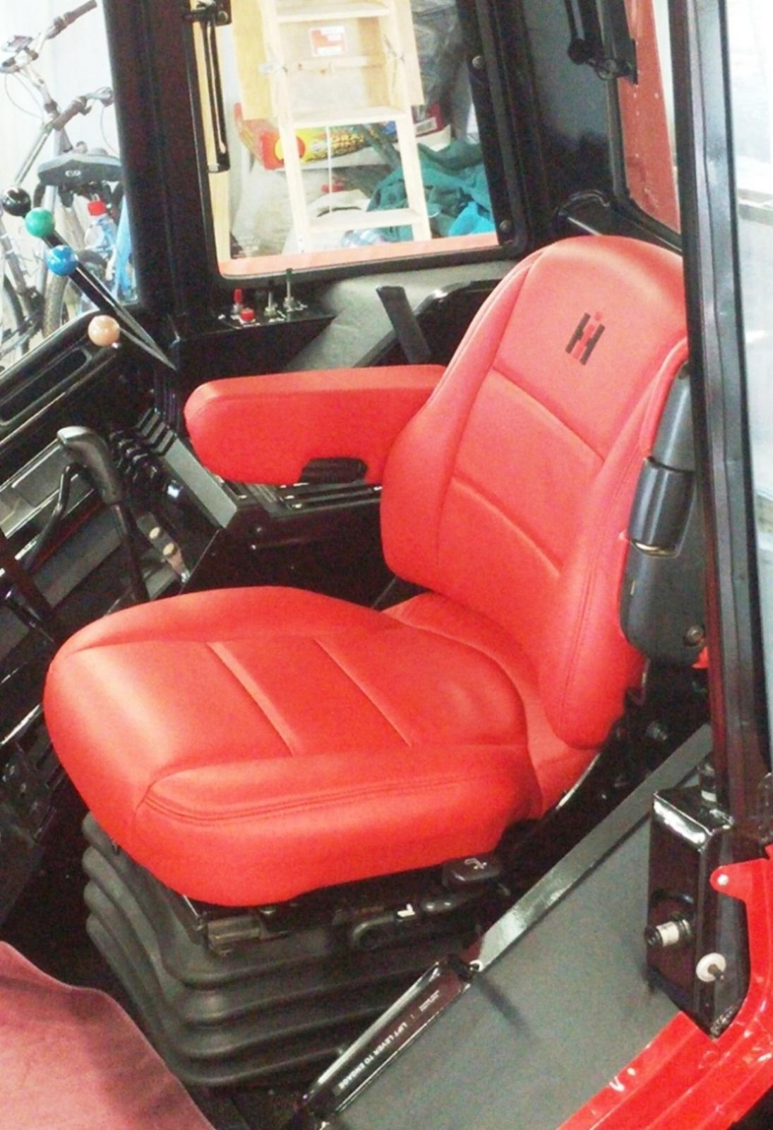 IH 5488 Seat Updated to Magnum Styling - Technical IH Talk - Red Power ...