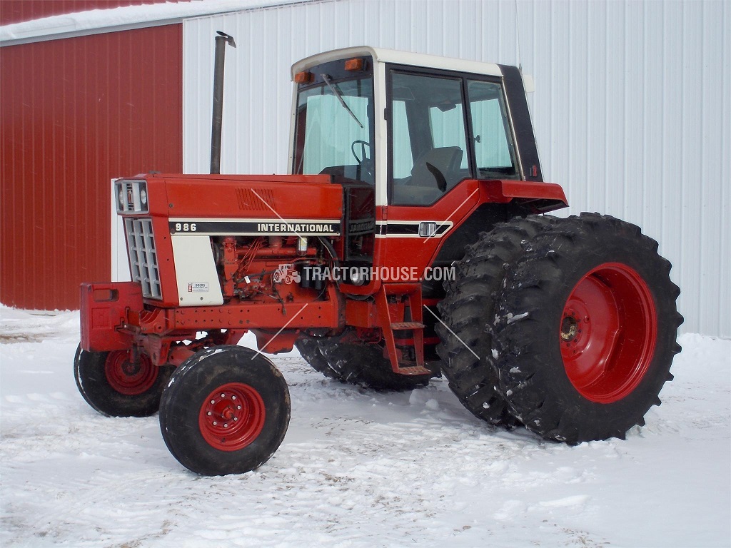 A clean sharp 986 with factory duals - Technical IH Talk - Red Power ...