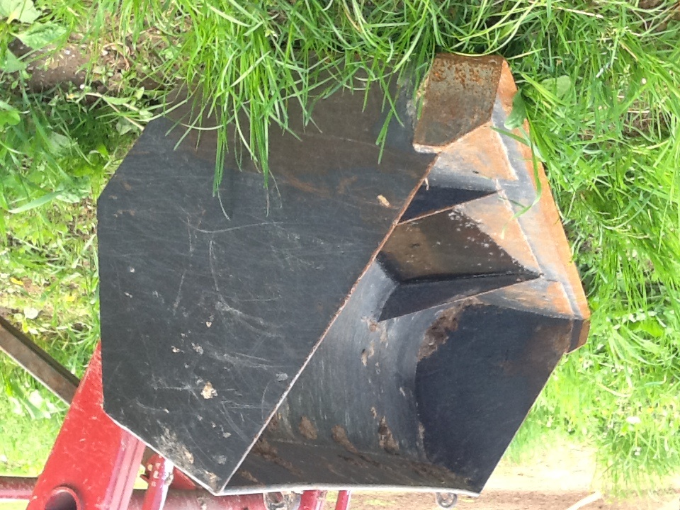 What's a good size of bucket to have on a tractor? - Technical IH Talk ...