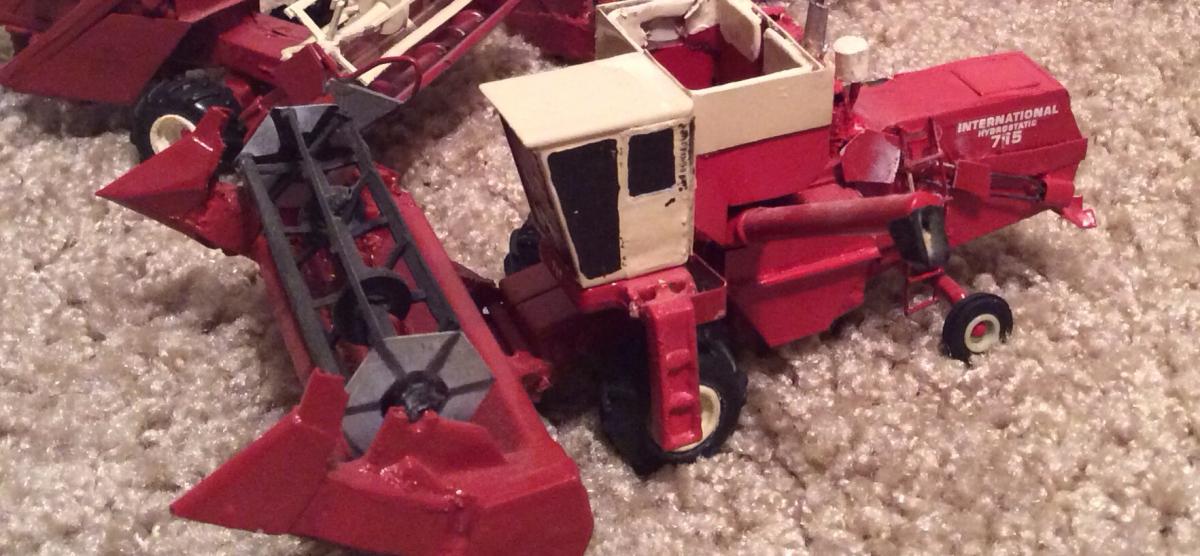 Check out this toy 715 combine - General Chat - Red Power Magazine ...