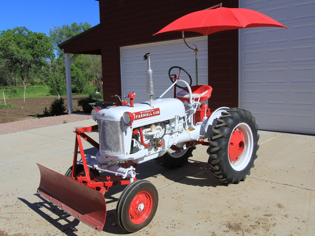 1950 Farmall Cub White Dealer Demo (Retirement Auction) - Technical IH ...