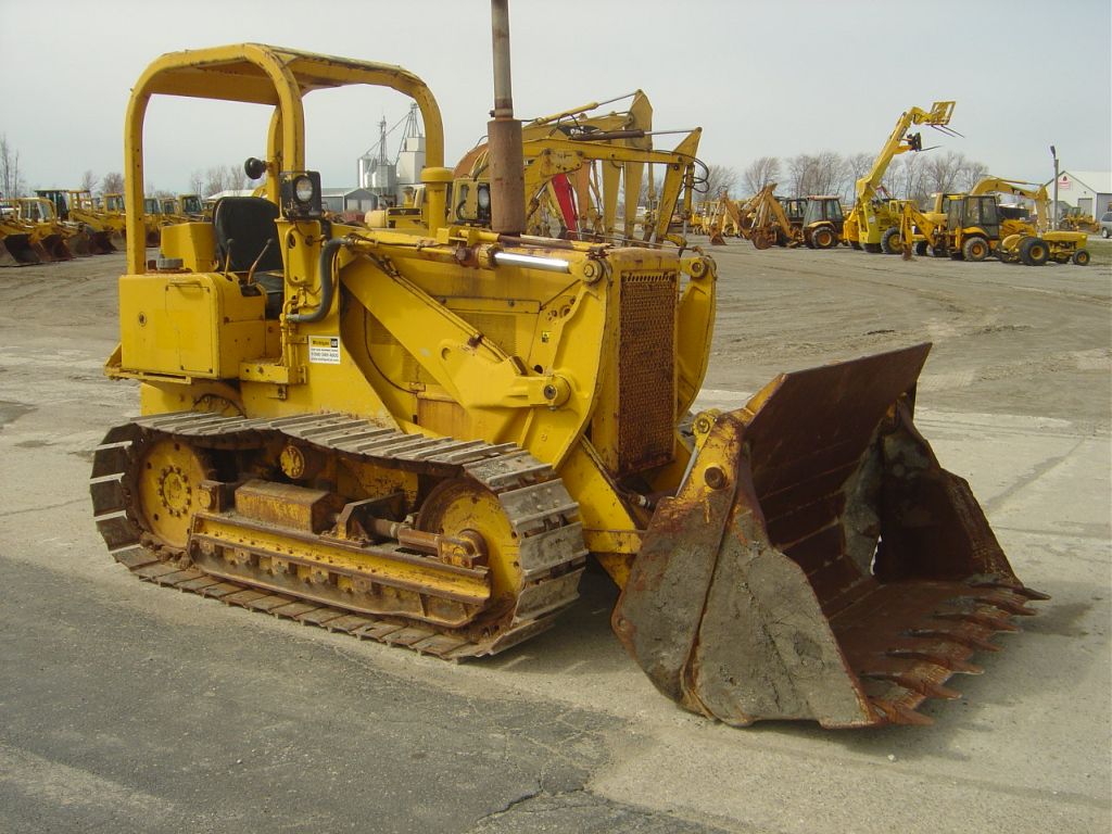 125E Loader - IH Construction Equipment - Red Power Magazine Community