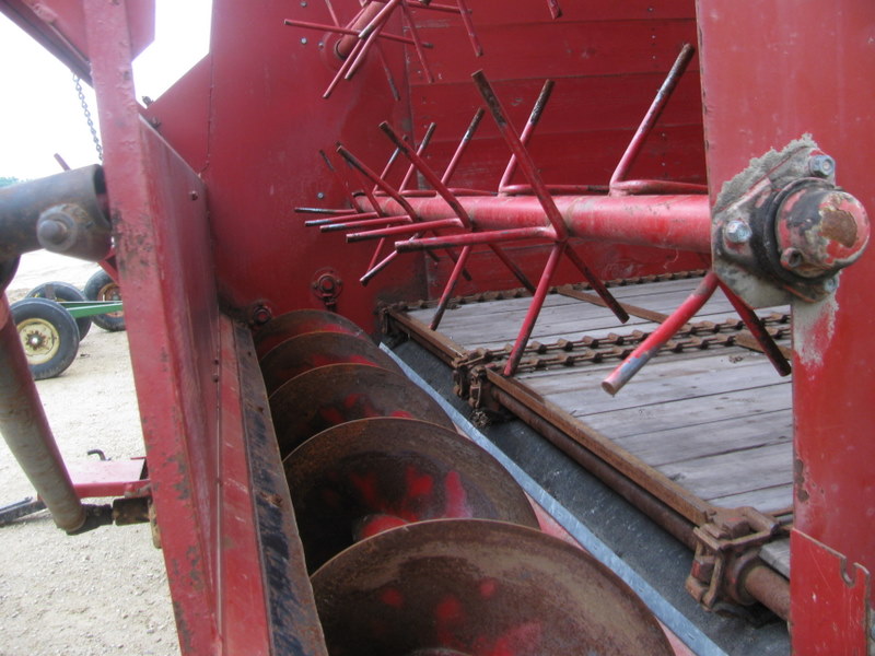 IH 110 Chopper (Forage) Boxes PICTURES - Technical IH Talk - Red Power ...