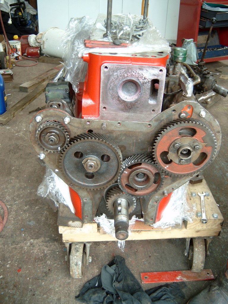 How do you attatch a WD-9 engine to an engine stand? - IH Engines - Red ...