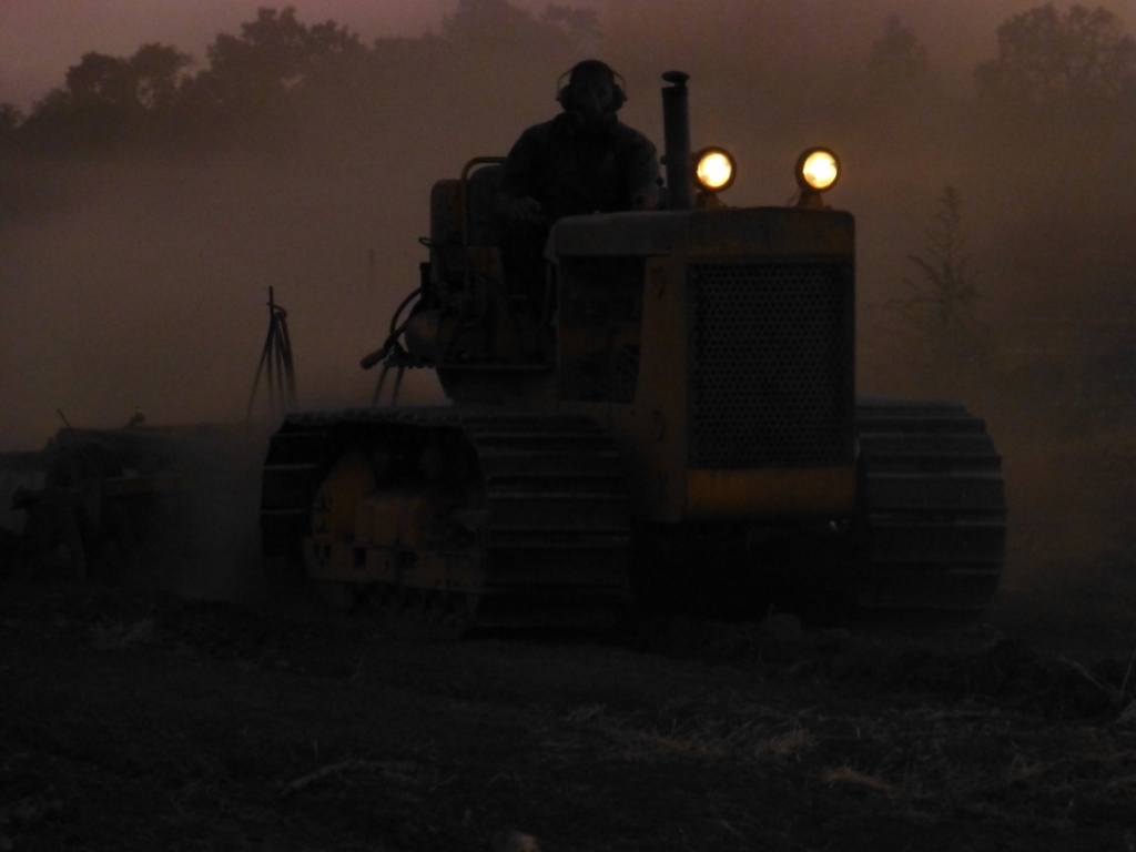 Old TD9B still making a living - IH Construction Equipment - Red Power ...