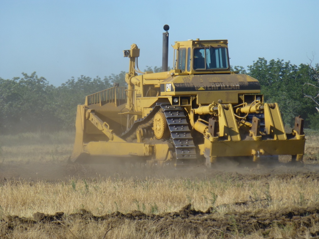 Old TD9B still making a living - IH Construction Equipment - Red Power ...