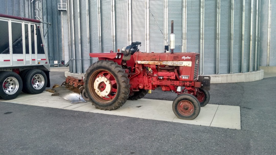 Plowing with the Farmall 544 Diesel Hydro - Technical IH Talk - Red ...