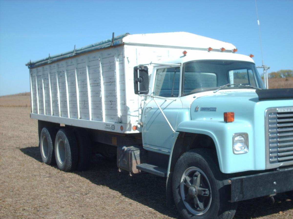 Loadstar 1800 - IH Trucks - Red Power Magazine Community