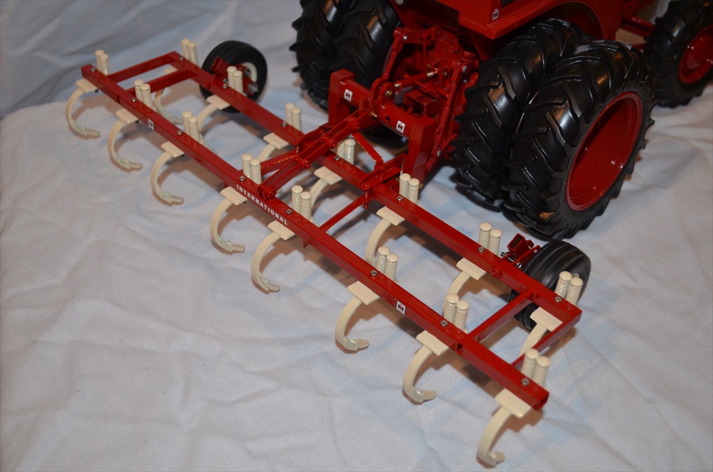 IH 55 Chisel Plow - 3pth 15' version (circa 1972) - IH Toys ...