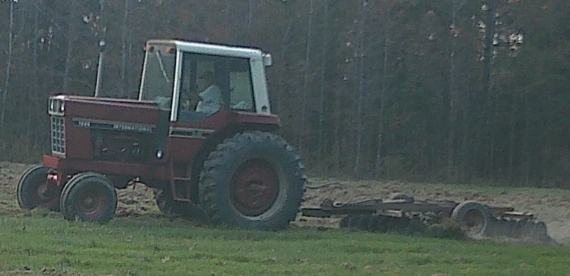 Pics - 1086 pulling a Disc - Technical IH Talk - Red Power Magazine ...