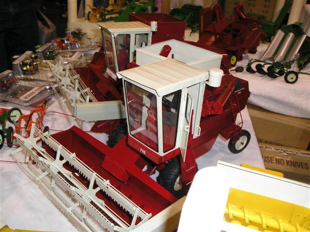 Check out this toy 715 combine - General Chat - Red Power Magazine ...
