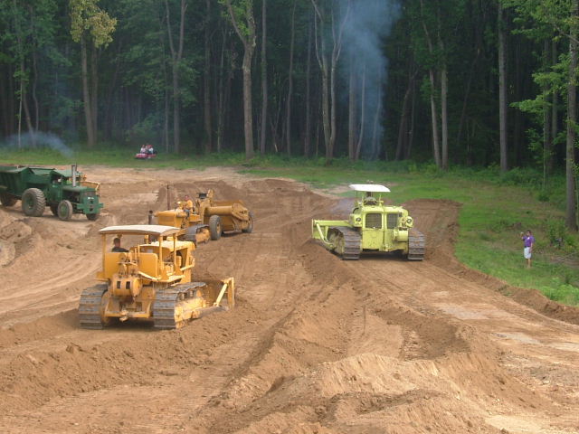 Euclid construction equipment - IH Construction Equipment - Red Power ...