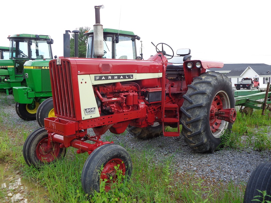 Very sharp and clean 806 Farmall at a jockeys lot - Technical IH Talk ...
