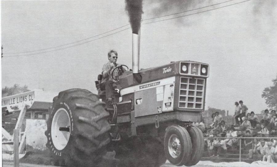Dickie Sullivan along time ago, he has tricycle frontend and no fenders ...