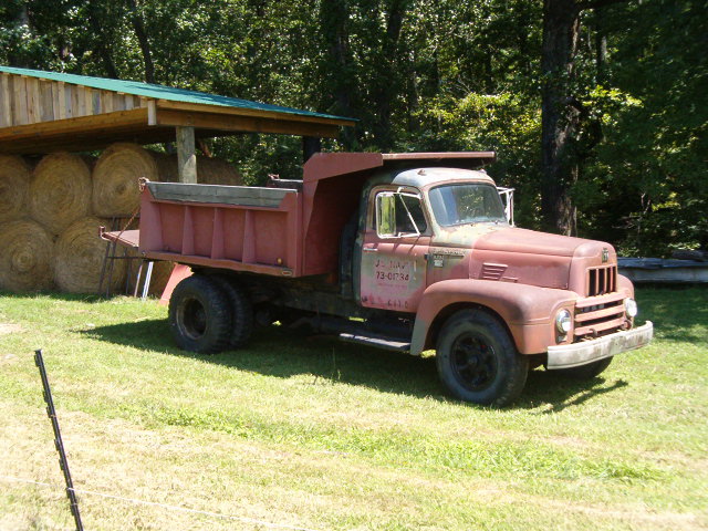 Before pics of the R200 - IH Trucks - Red Power Magazine Community