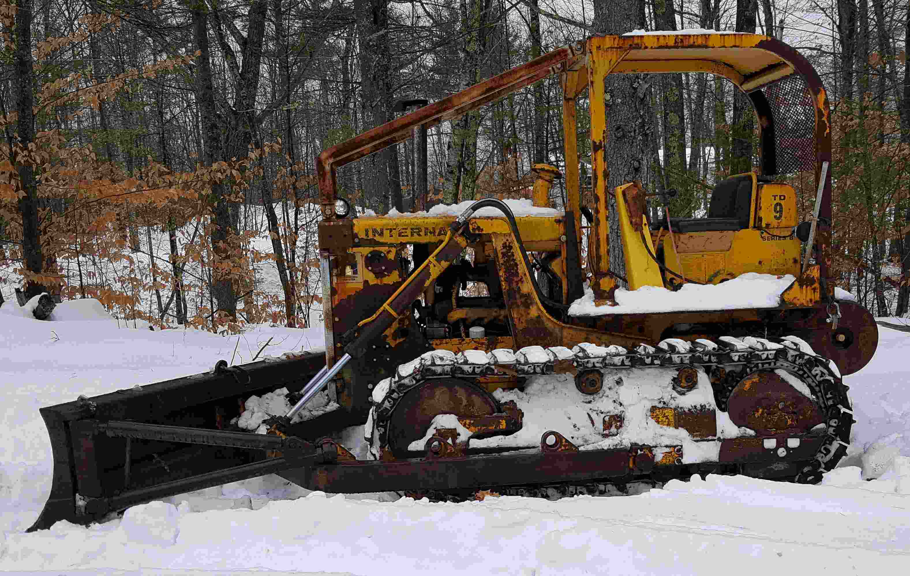 Winter cat logging - IH Construction Equipment - Red Power Magazine ...