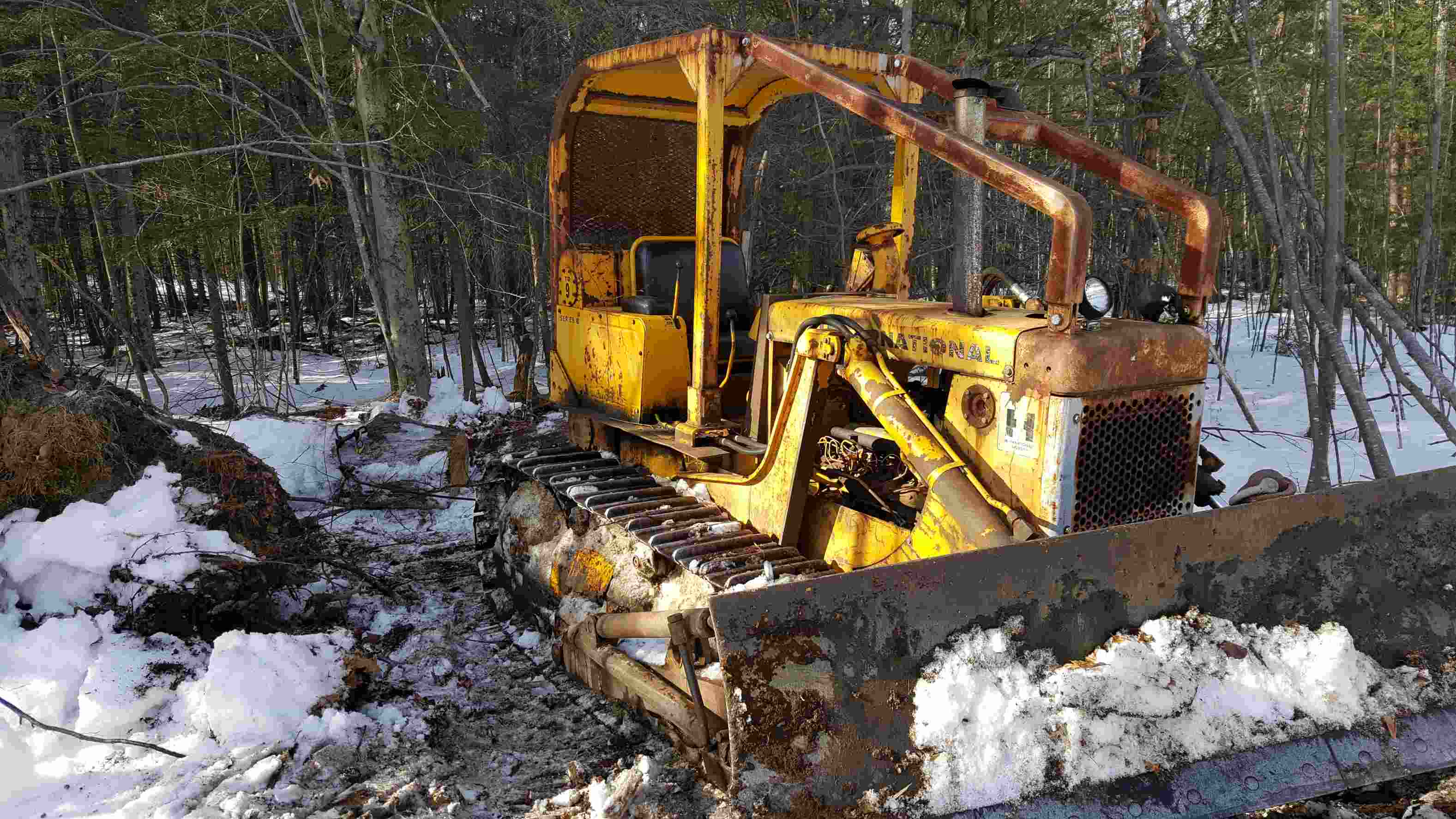 Winter cat logging - IH Construction Equipment - Red Power Magazine ...