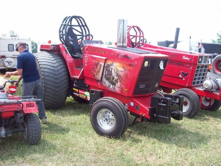 I didnt know Coleman Wheatley bought Danny Deans Rooster pullin tractor ...