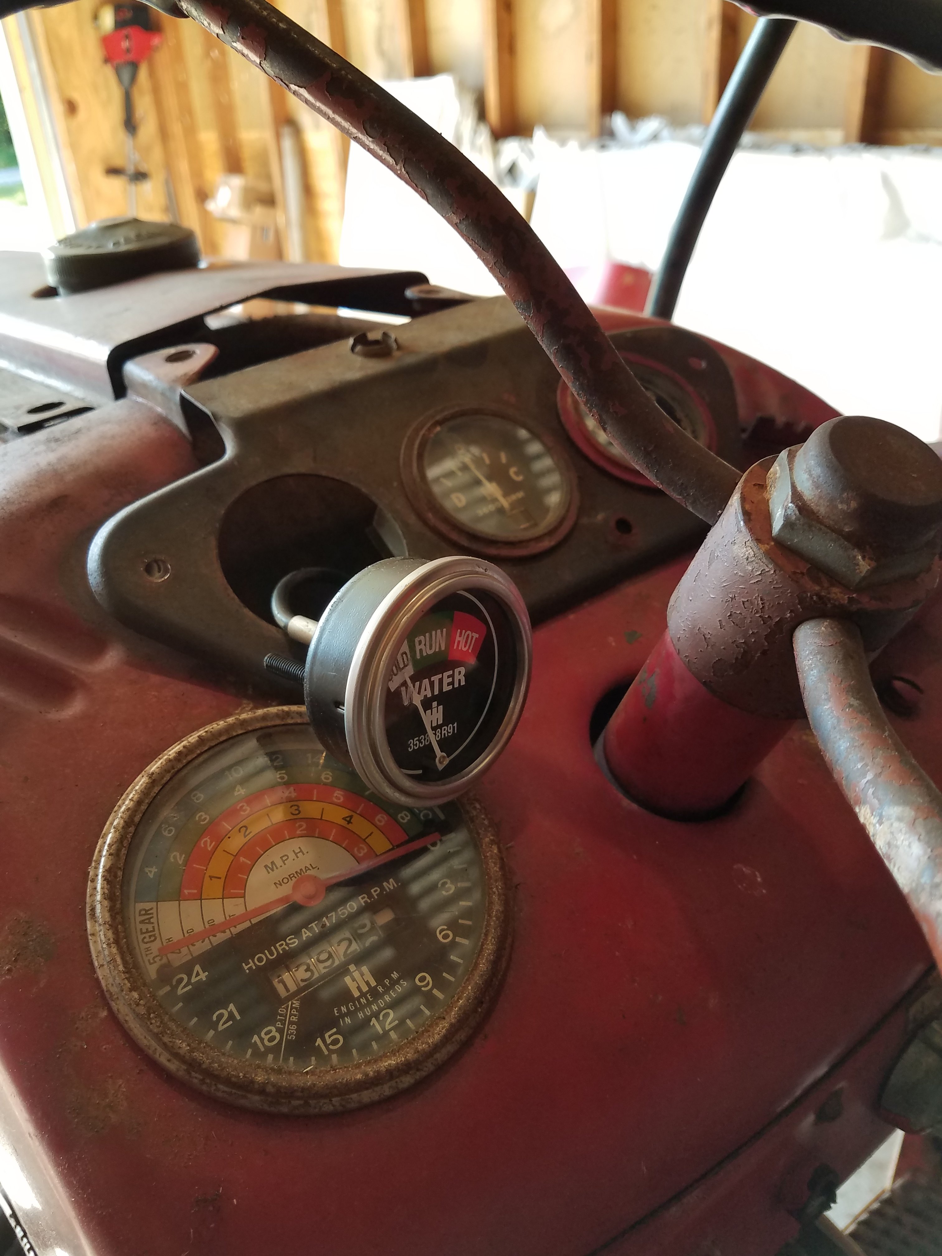 Two quick questions - Technical IH Talk - Red Power Magazine Community