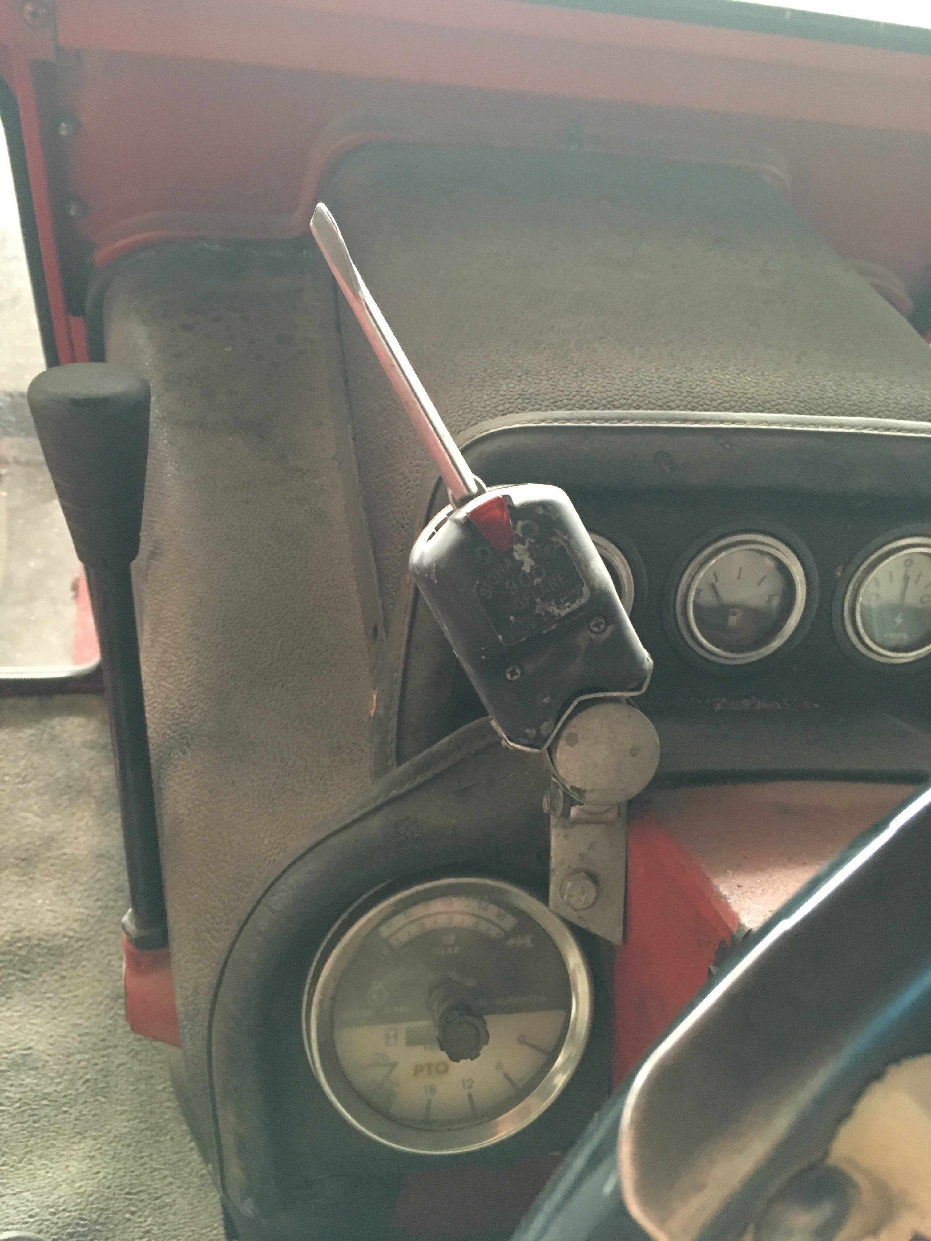 Turn signals on fender tractors - Technical IH Talk - Red Power ...