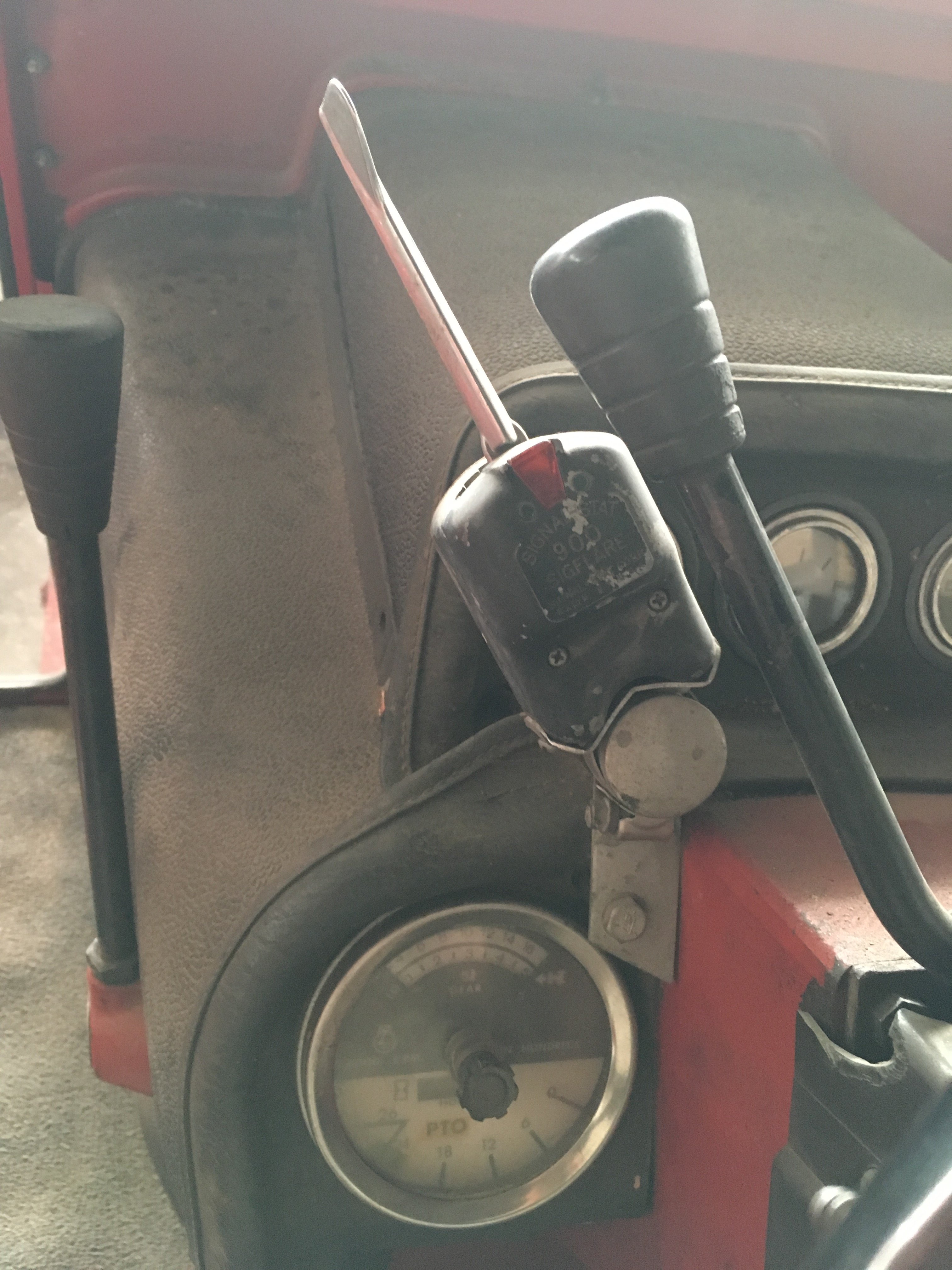 Turn signals on fender tractors - Technical IH Talk - Red Power ...