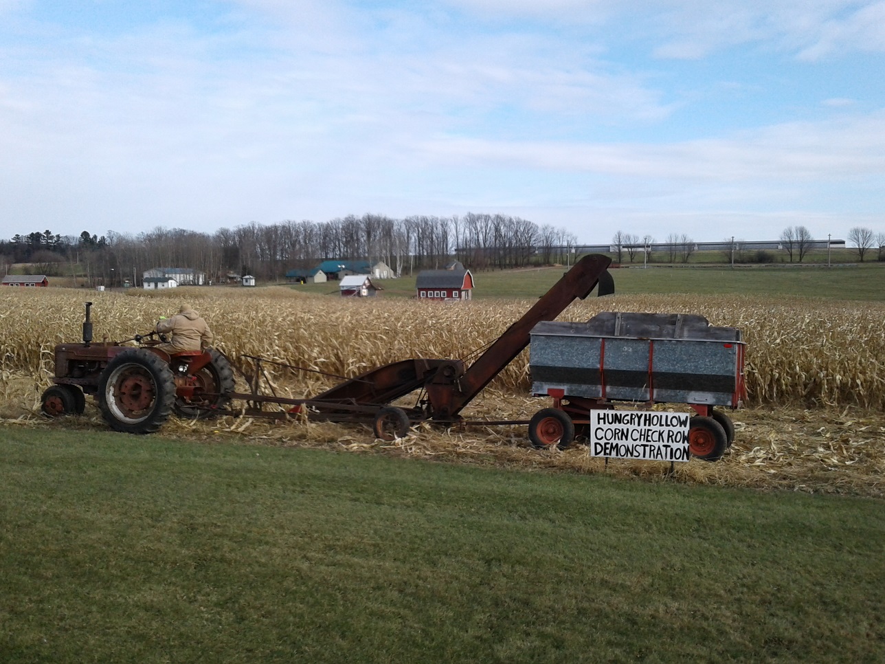Corn Picking with the 14P and Farmall H - Technical IH Talk - Red Power ...