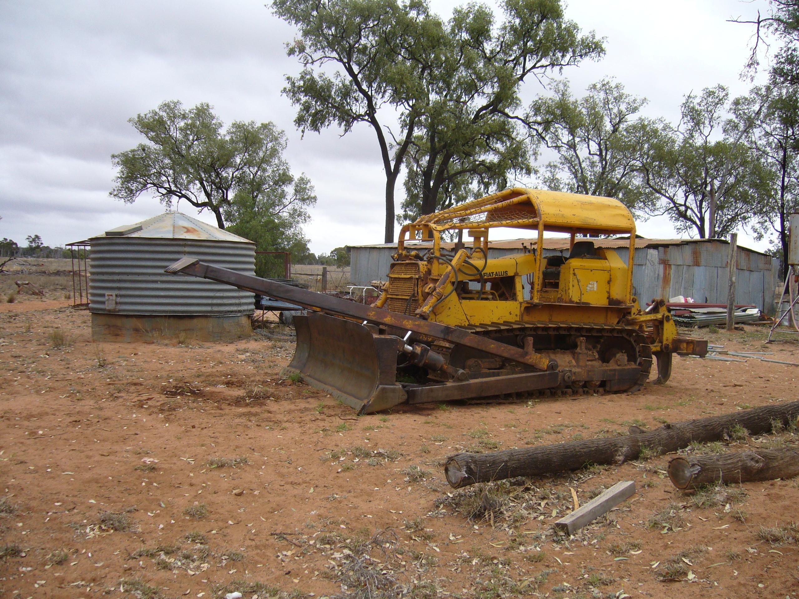 Pushing over Trees VS Digging out Stumps! - IH Construction Equipment ...