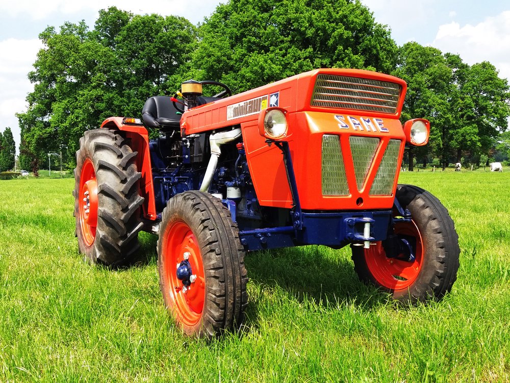 Same tractors in the US - General Chat - Red Power Magazine Community