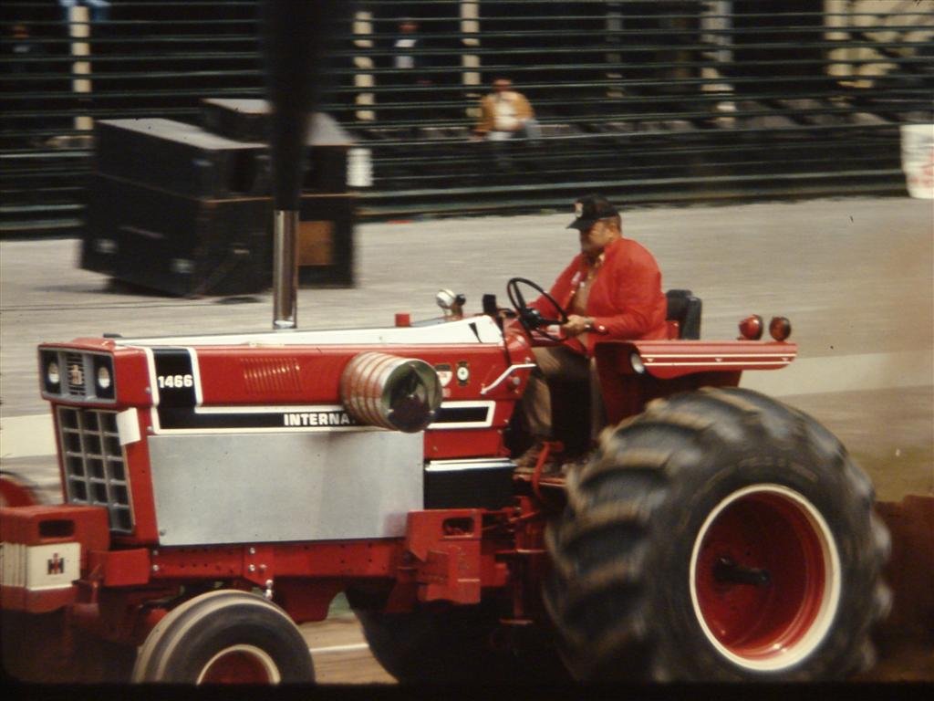 Some more really good old pulling pics from a pull in 1977 - General ...