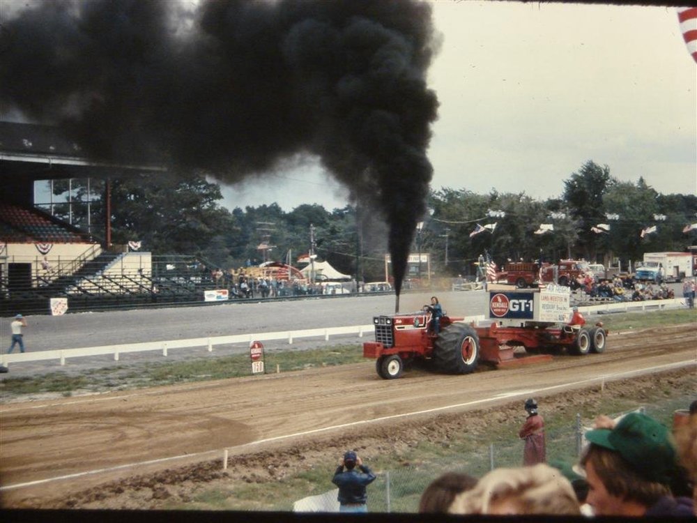 Some more really good old pulling pics from a pull in 1977 - General ...