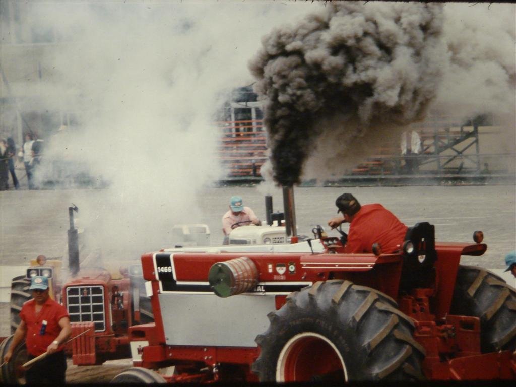 Some more really good old pulling pics from a pull in 1977 - General ...