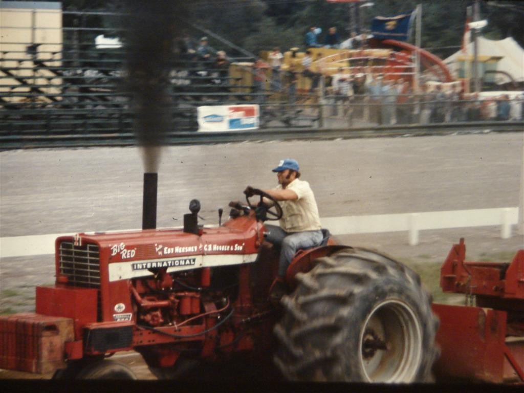 Some more really good old pulling pics from a pull in 1977 - General ...