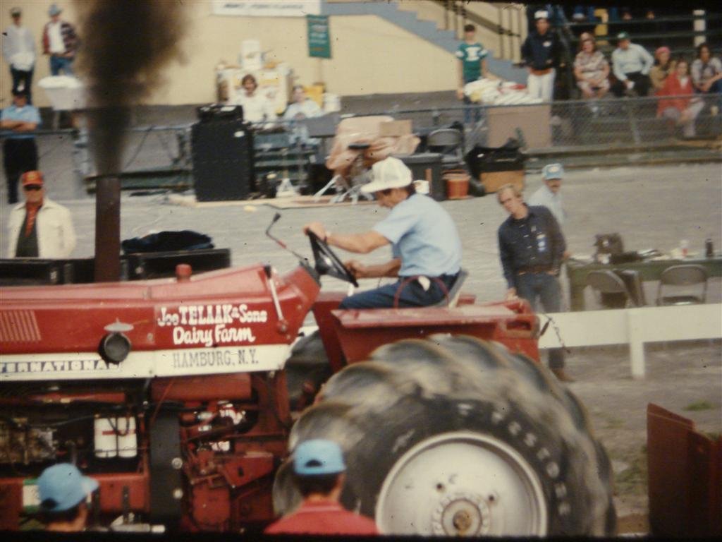 Some more really good old pulling pics from a pull in 1977 - General ...