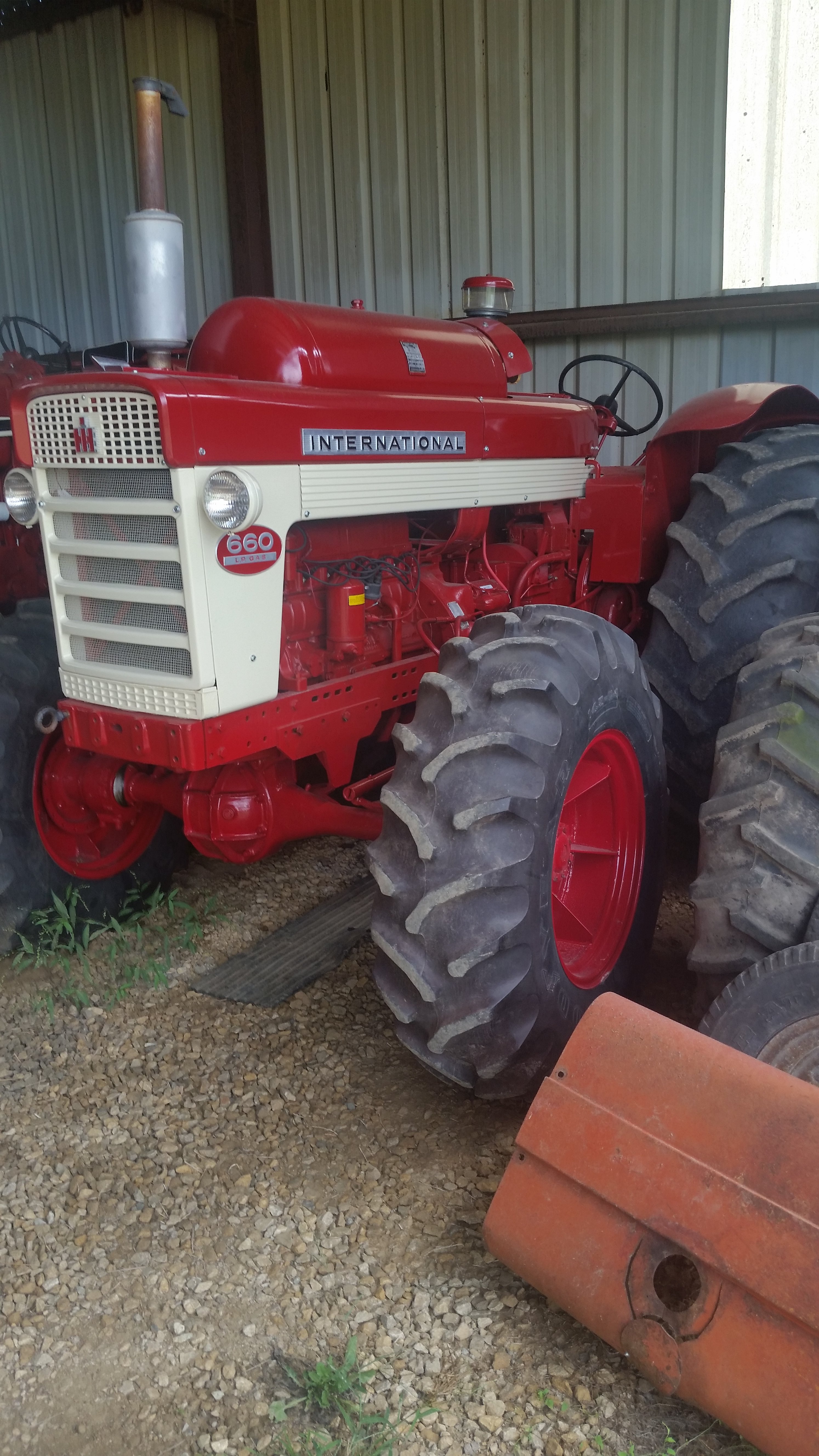 IH 660 Propane FWA - Projects, Builds, & Restorations - Red Power ...