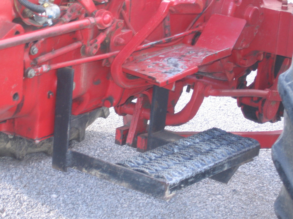 Step For IH Utility Tractors - Technical IH Talk - Red Power Magazine ...