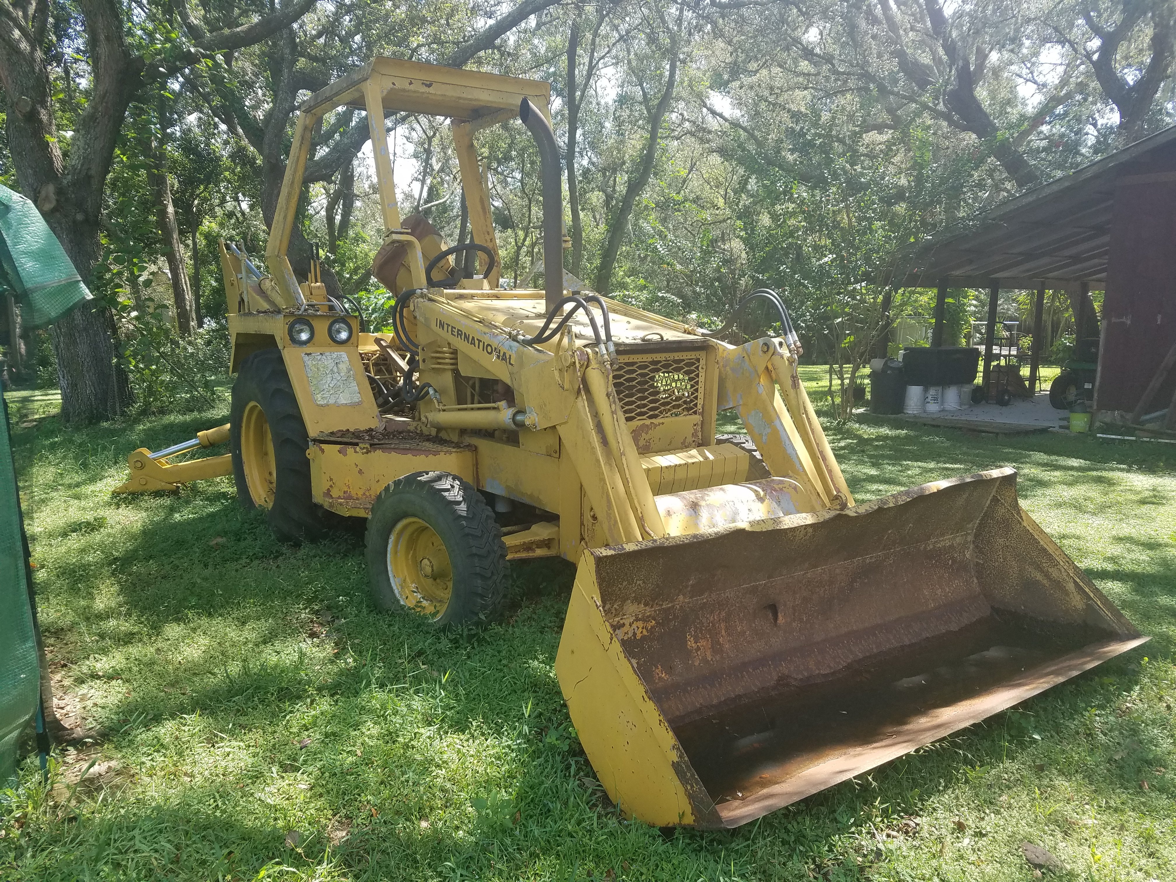 IH 3400A - Backhoe - Side pump - IH Construction Equipment - Red Power ...