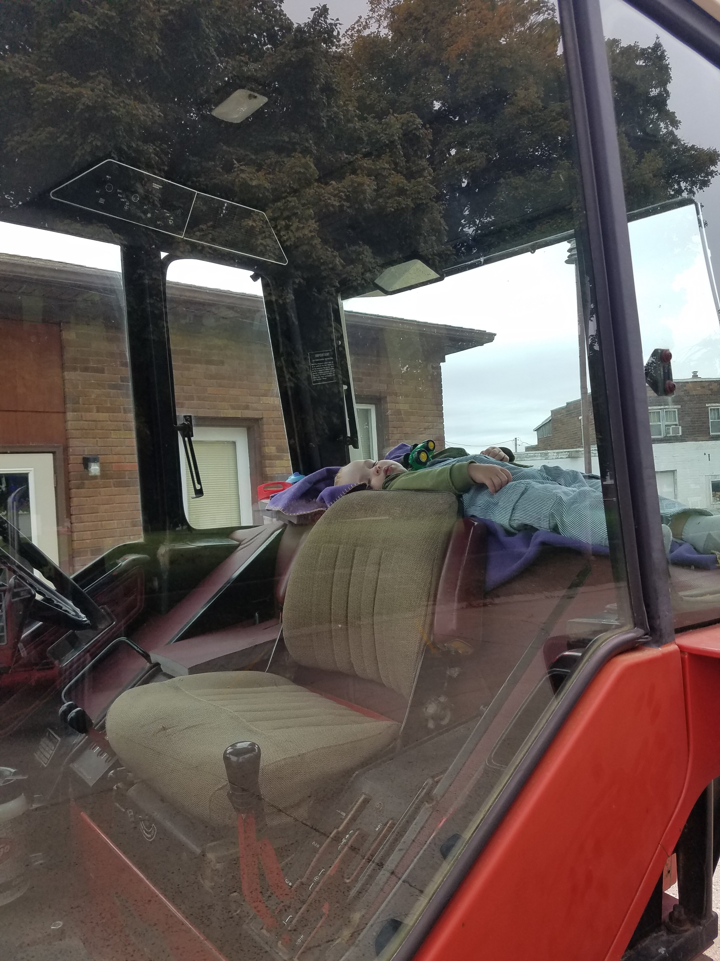 1486 red power and a boy - Technical IH Talk - Red Power Magazine Community