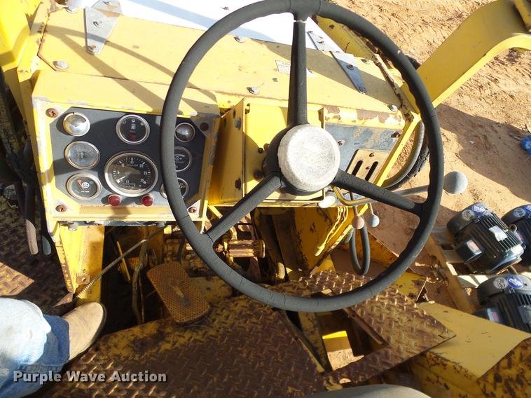 IH 3400A - Backhoe - Side pump - IH Construction Equipment - Red Power ...