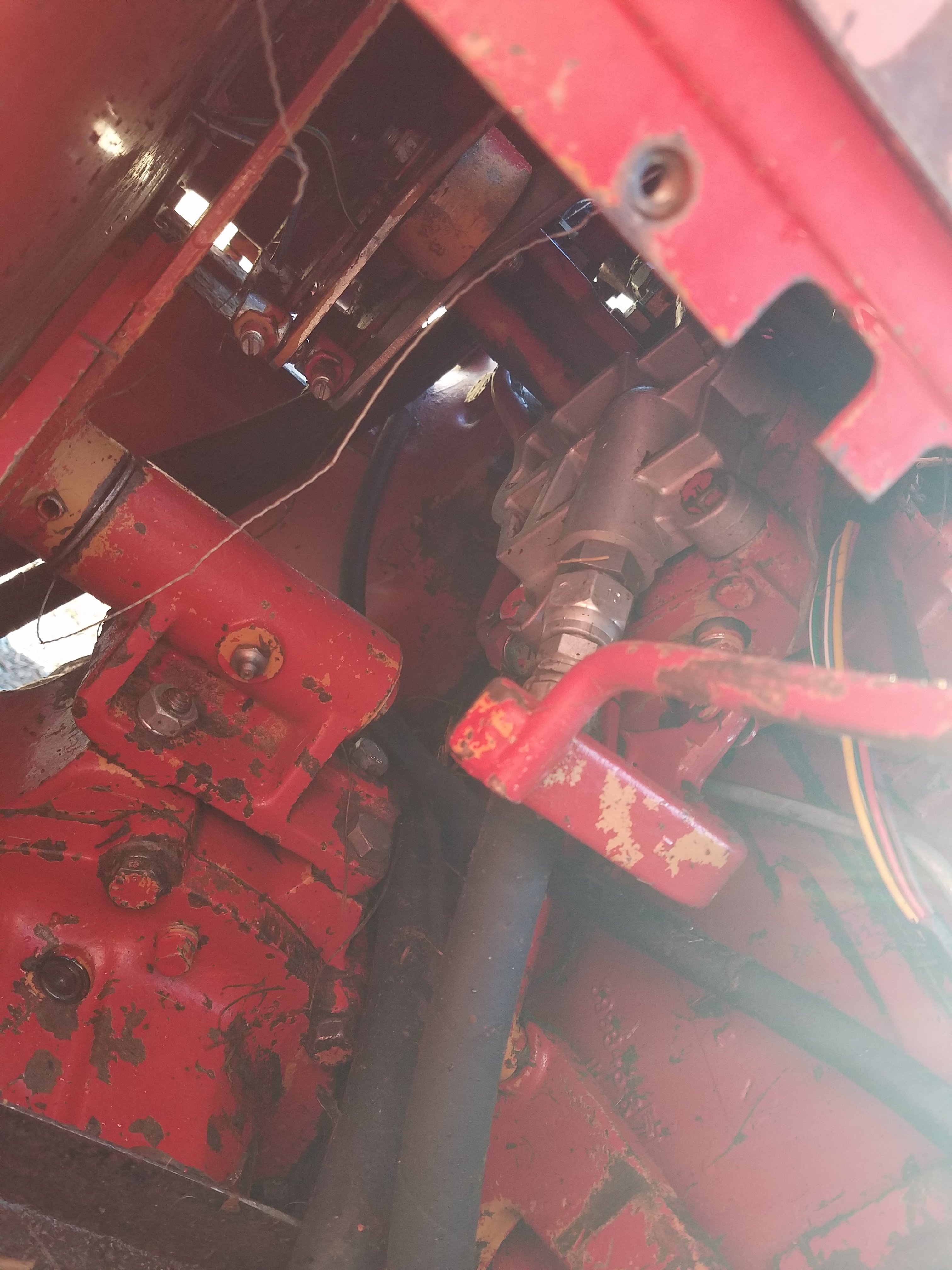 International 784 tractor with weak loader hydraulics - Technical IH ...