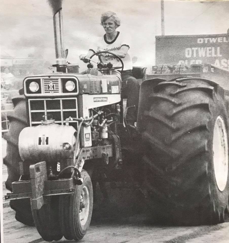 Two neat ole puller pics from the 1970s - General Chat - Red Power ...