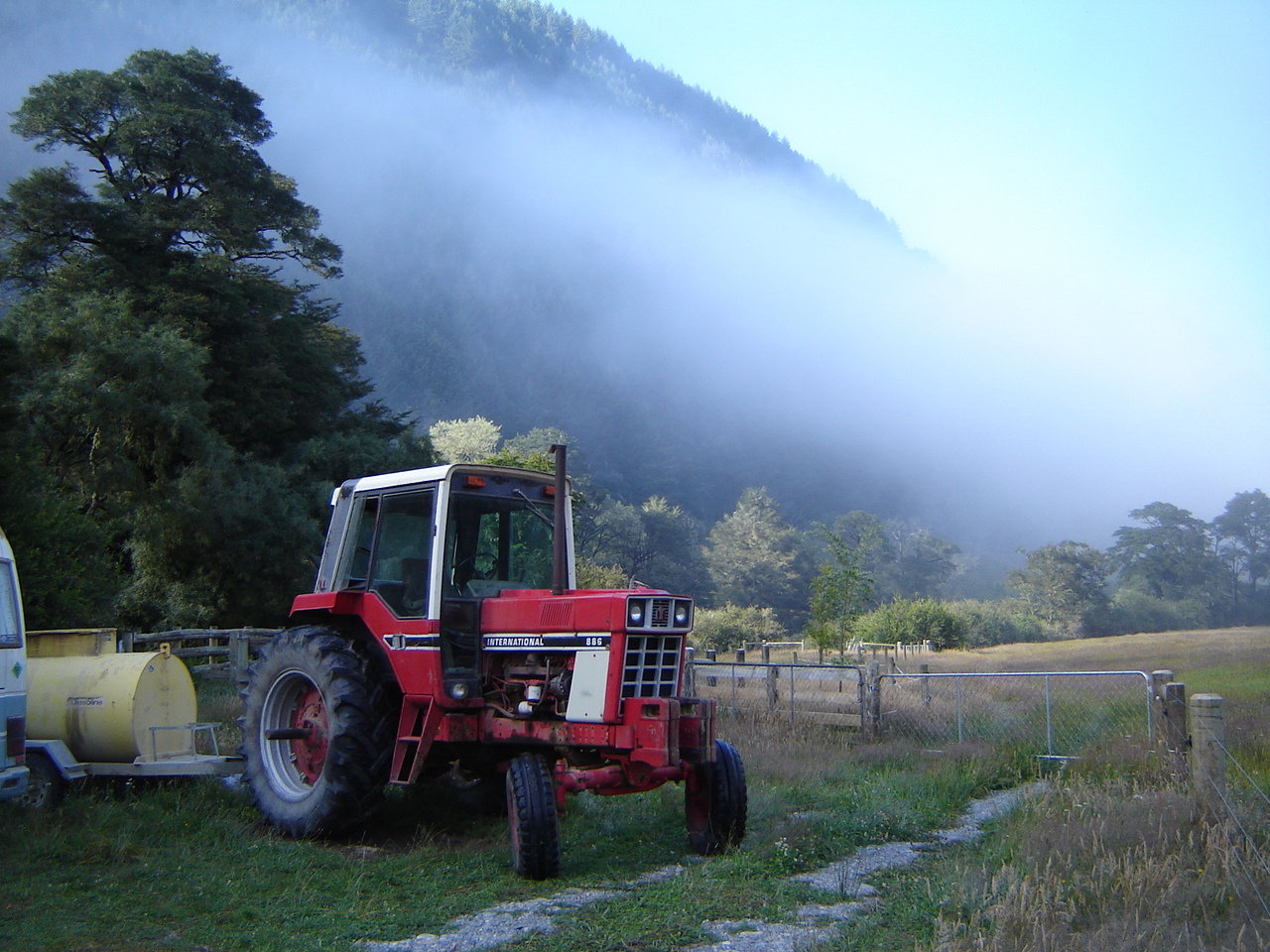 scrub clearing.....down under - IH Construction Equipment - Red Power ...