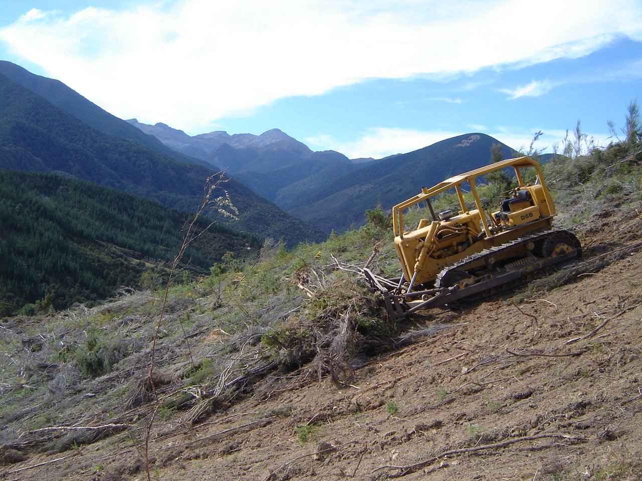 scrub clearing.....down under - IH Construction Equipment - Red Power ...