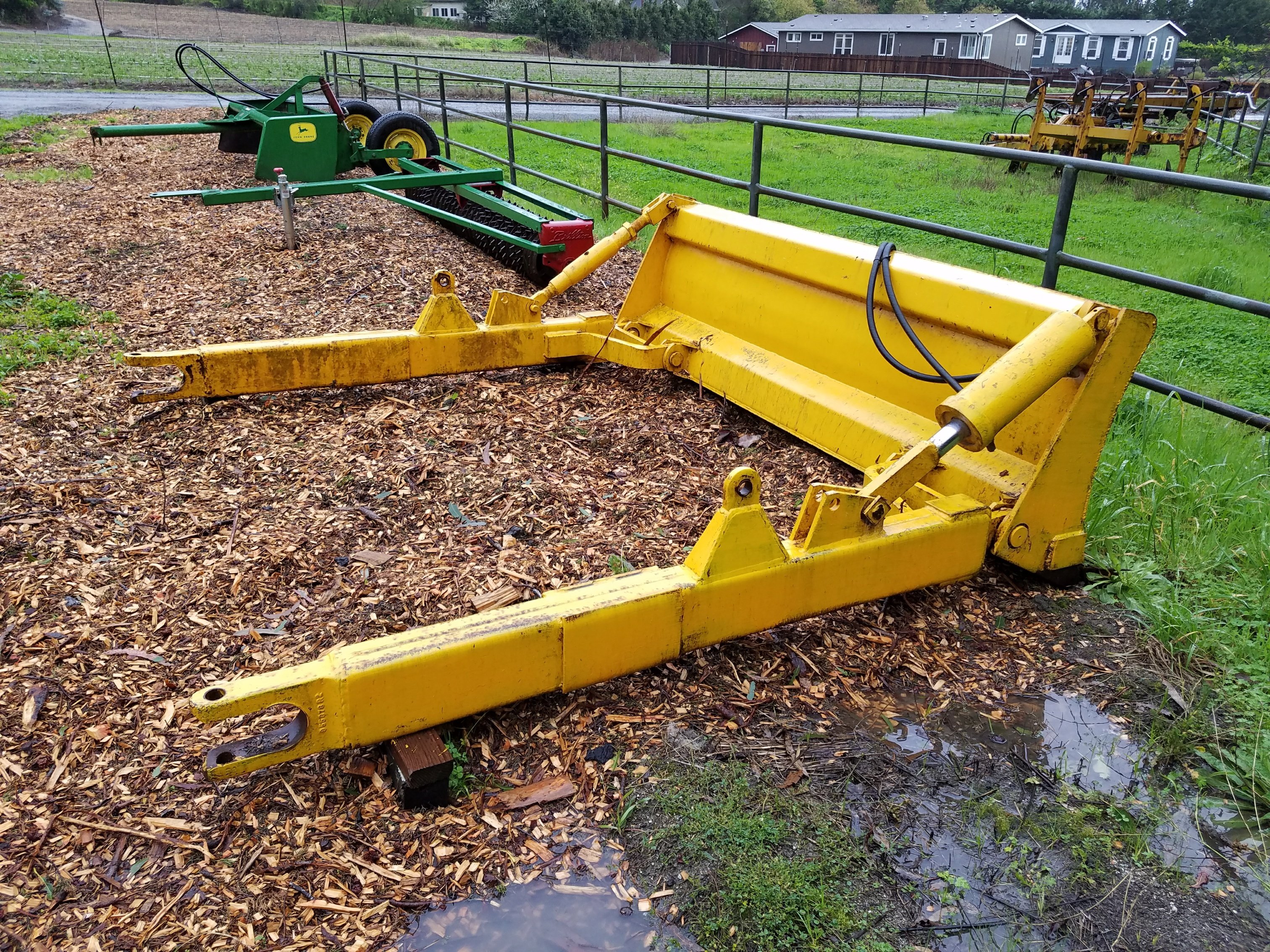 I-H crawler tool bar available - IH Construction Equipment - Red Power ...